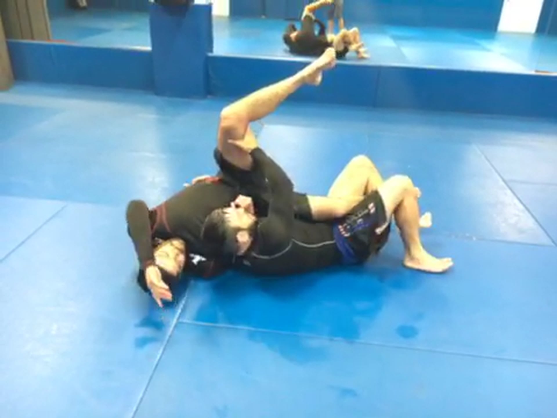 Half guard sweeps - Leg Lock from Rolling Sweep - FFAcoach