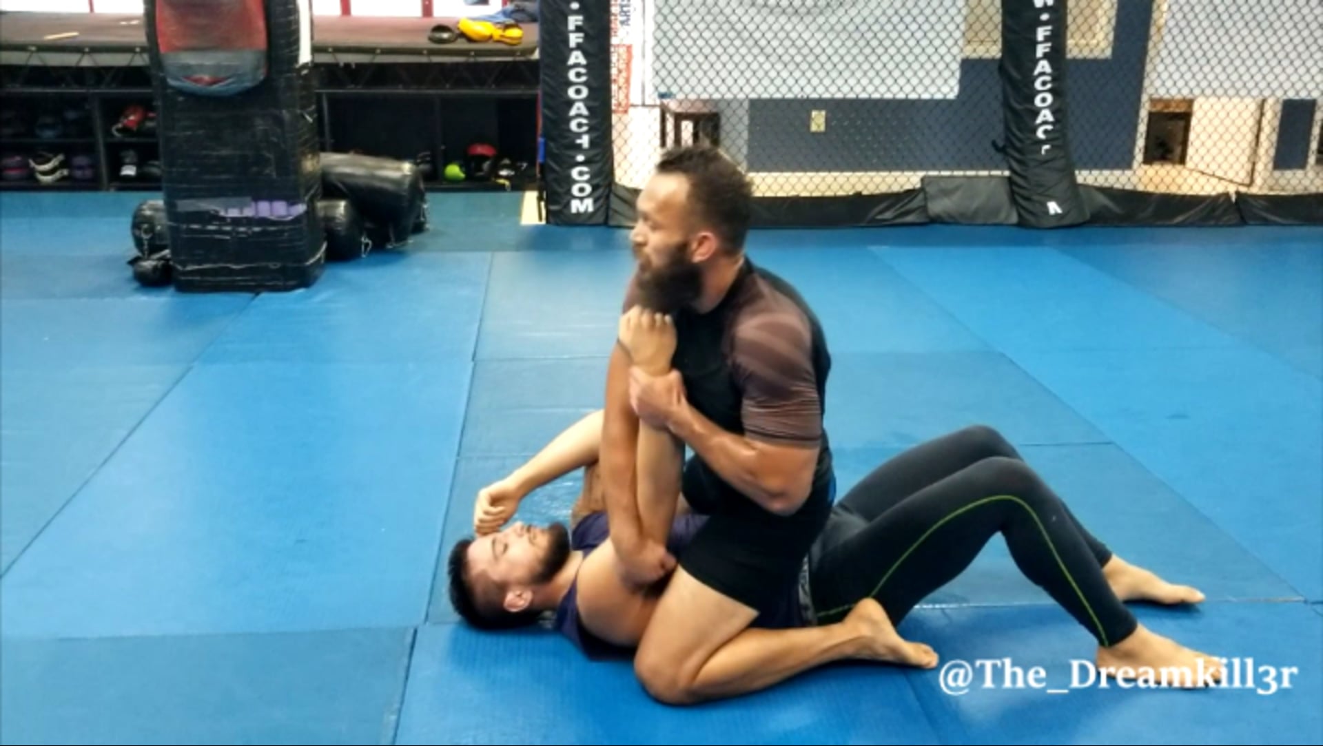 Arm Bar from the Mount - FFAcoach