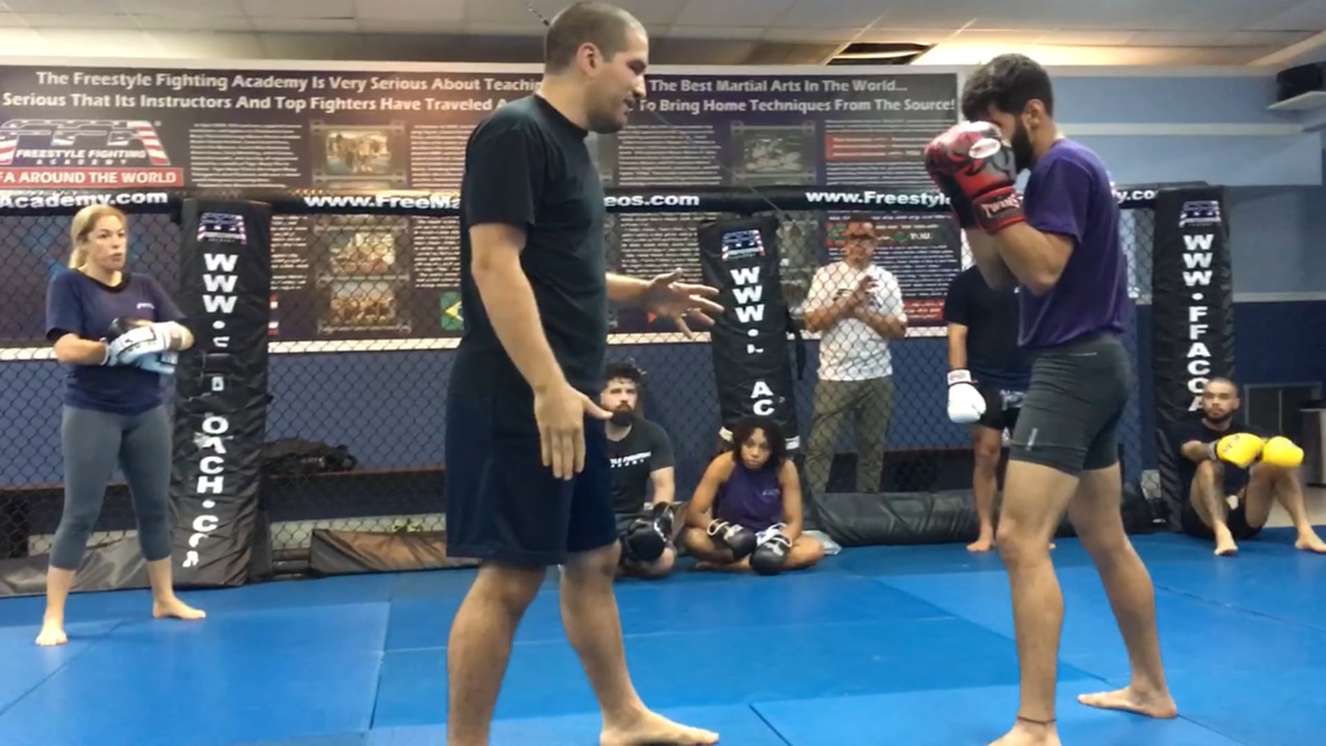 Fake round house to push kick - FFAcoach