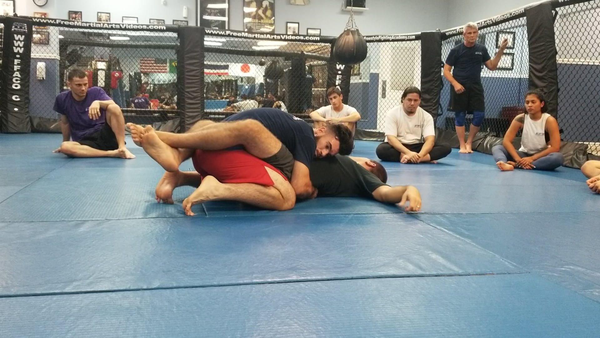 Close Guard Escape Tight Opponent - FFAcoach