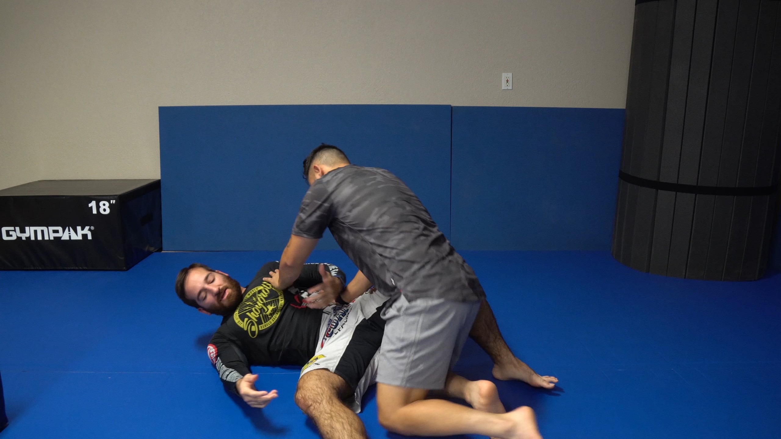 Knee Wedge Guard Break to Pin Pass - FFAcoach
