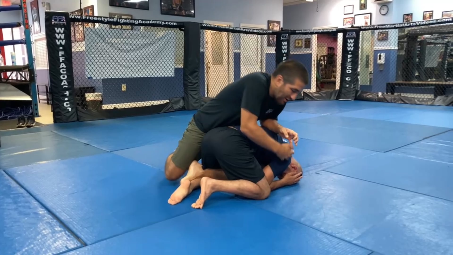 Knee Splicer from the Back - FFAcoach