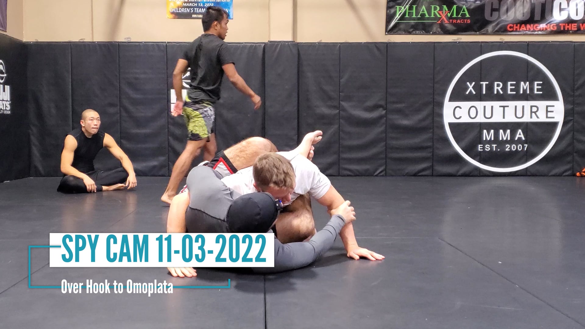 Over Hook Guard Omoplata - FFAcoach